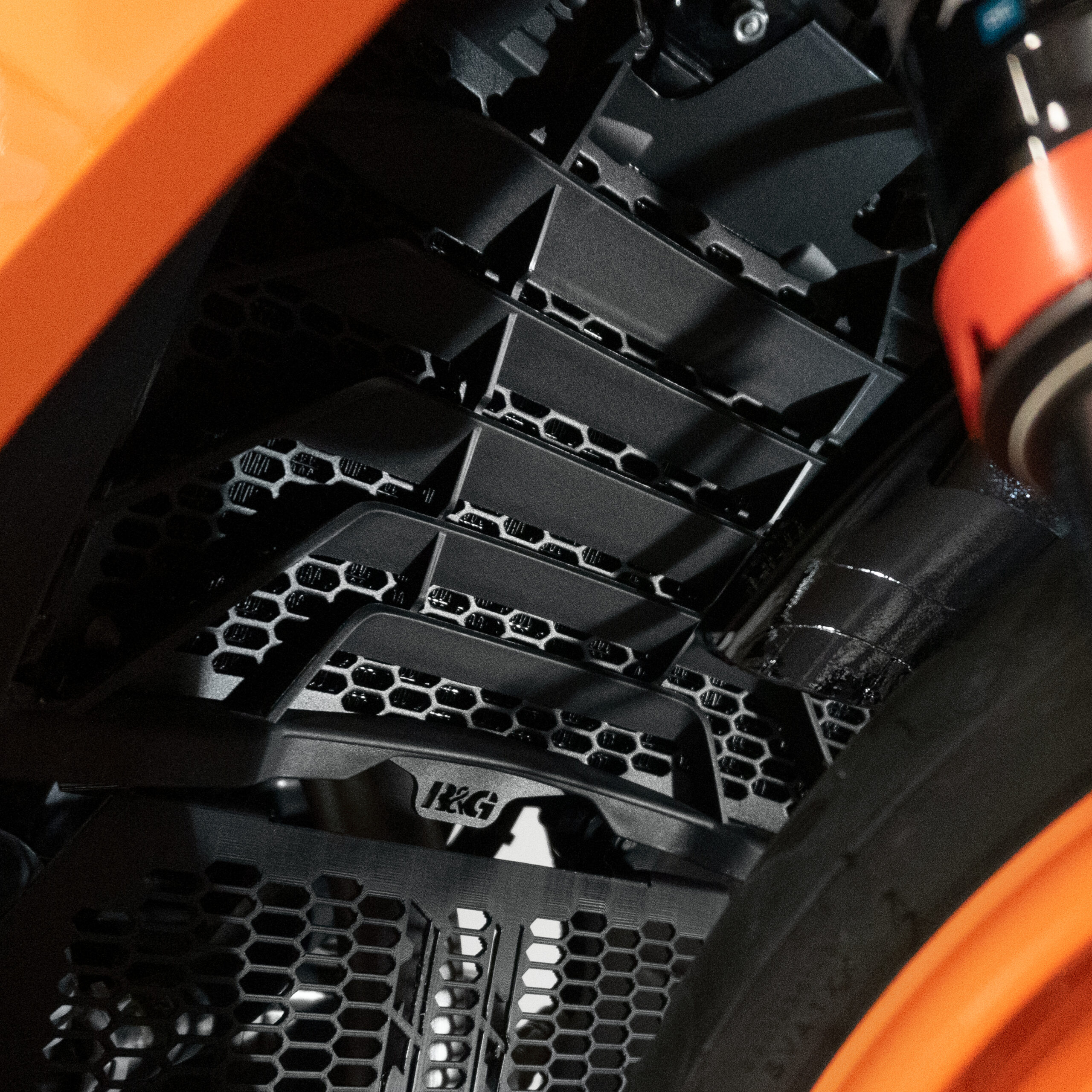 KTM RC 390 2022-2023 R&G Radiator Guard (Pro) RAD0285PROBK | DR Bikes