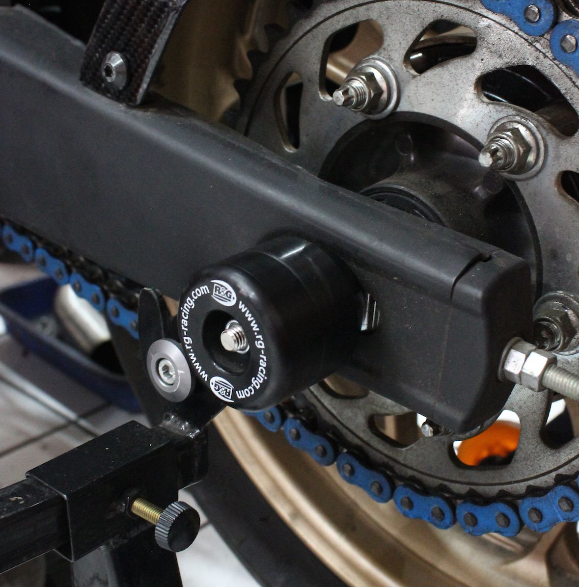 Yamaha MT-25 2015-2023 R&G Swingarm Protectors SP0063BK | DR Bikes